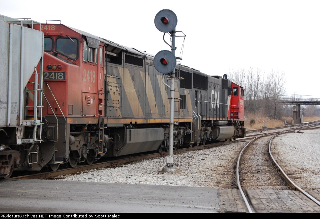 CN 5656 & 2418
